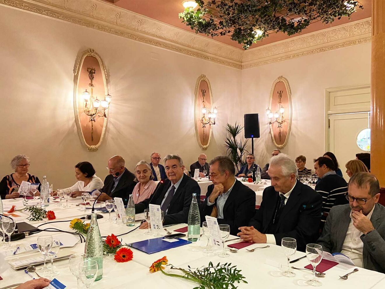 Reseña de la Cena Hora Europea 242 - Àmbit d'Investigació i Difusió ...