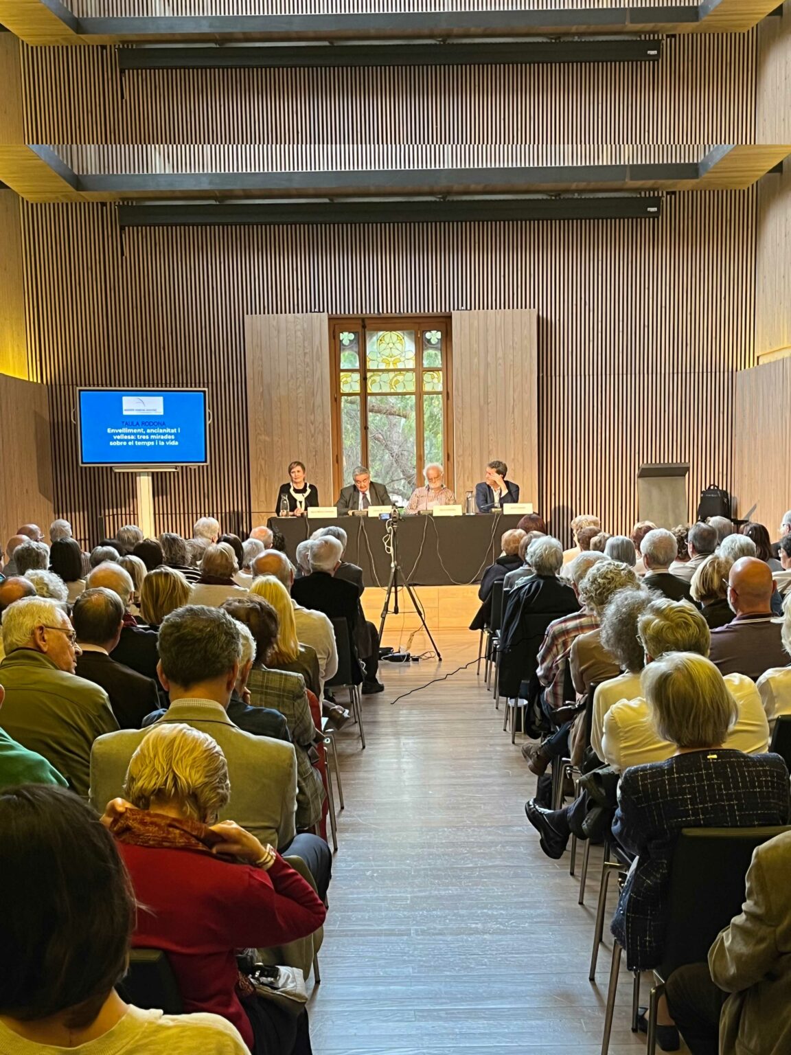 Reseña de la Mesa Redonda - Àmbit d'Investigació i Difusió Maria Corral