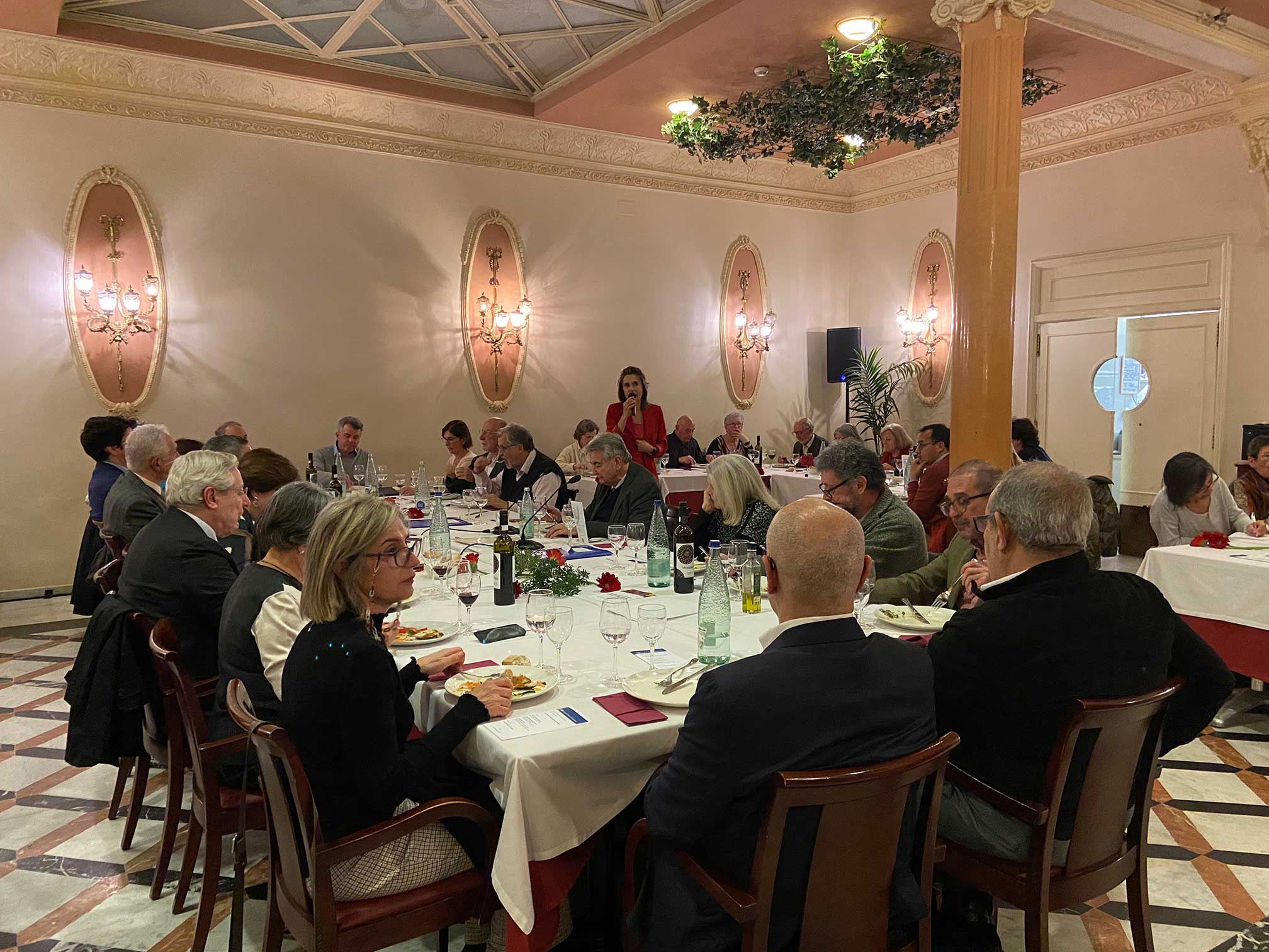 La soledat viscuda amb sentit - Àmbit d'Investigació i Difusió Maria Corral